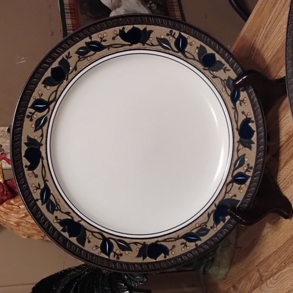Mikasa | Dining | 4 Mikasa Intaglio Dinner Plates | Poshmark